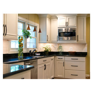 Kitchen remodel with computer desk - Transitional - Kitchen - Detroit ...