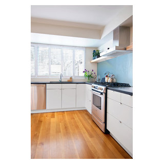 Kitchen - Modern - Kitchen - Toronto - by Roundabout Studio Inc. | Houzz