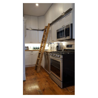 Kitchen with Library Ladder - Montagne - Cuisine - Toronto - par CHIZLD ...
