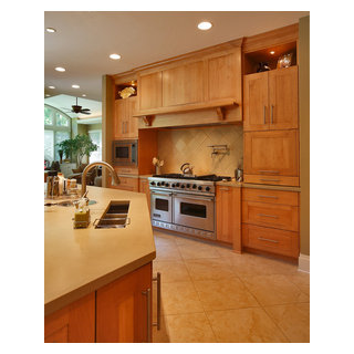 Kitchen with Spacious, Open Layout - Classique Chic - Cuisine ...