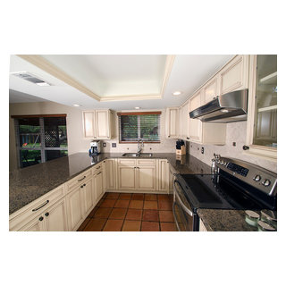 KM BUILDERS Kitchens - Traditional - Kitchen - Austin - by Medley of ...