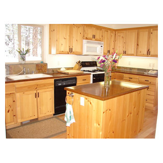 Knotty Pine Kitchen - Klassisch - Küche - San Francisco - von Joseph ...