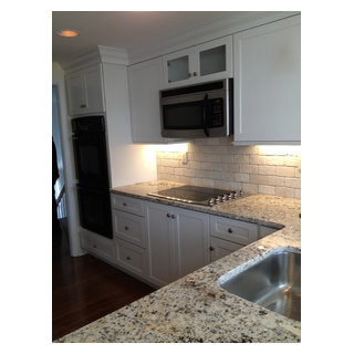 Kraftmaid-Deveron-Dove White w/Sensa Caroline Summer Granite ...