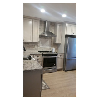 Kraftmaid Ruxton Maple- Chai with Cocoa Glaze - Farmhouse - Kitchen ...