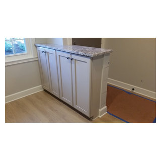 Kraftmaid Ruxton Maple- Chai with Cocoa Glaze - Farmhouse - Kitchen ...