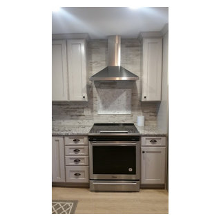 Kraftmaid Ruxton Maple- Chai with Cocoa Glaze - Farmhouse - Kitchen ...