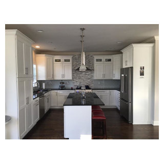Lancaster Maple Kitchen with White Icing Paint - Modern - Kitchen ...