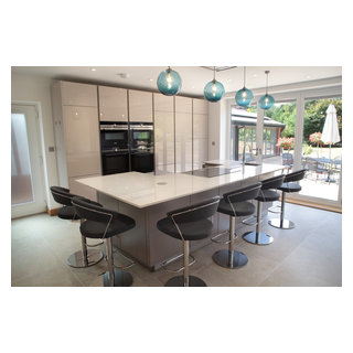 Large contemporary open plan kitchen with U-shape island - Modern ...
