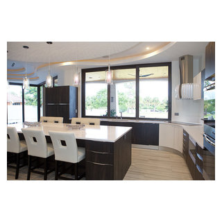 LARGE PICTURE WINDOW ABOVE SINK OVERSEEING WATERWAYS AND POOL AREA ...