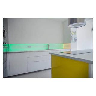 LED Illuminated Kitchen Glass Back Splash - Modern - Kitchen ...