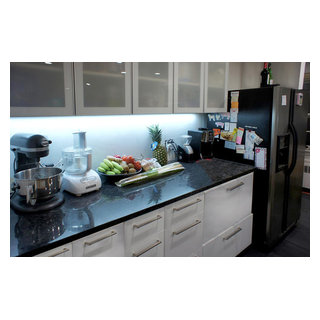 LED Kitchen Under Cabinet Lighting - Traditional - Kitchen - St Louis ...