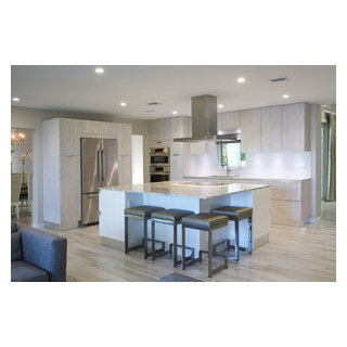 LIGHT AND BRIGHT KEY WEST KITCHEN - Beach Style - Kitchen - Miami - by ...