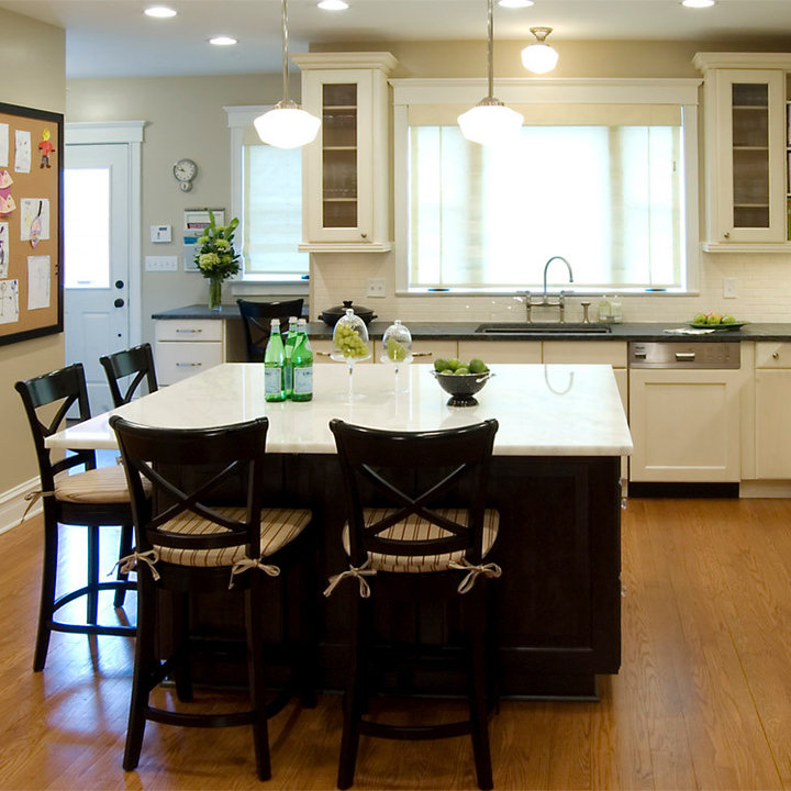 Square Kitchen Island - Photos & Ideas | Houzz