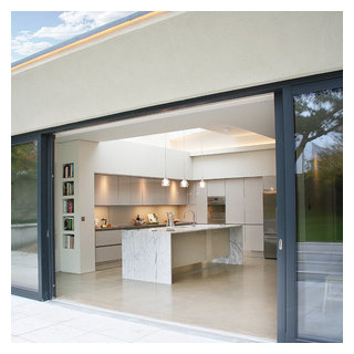 Linear House - Contemporary - Kitchen - Dublin - by NONA | Houzz
