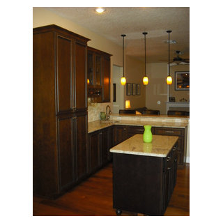 Lingo Circle Kitchen - Traditional - Kitchen - Orlando - by Kitchen and ...