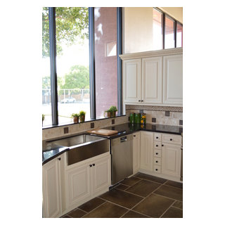 Livermore Showroom kitchen - Traditional - Kitchen - San Francisco - by ...