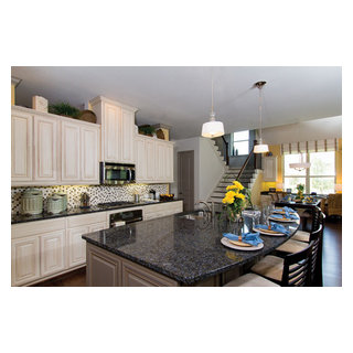 London - Traditional - Kitchen - Dallas - by David Weekley Homes | Houzz