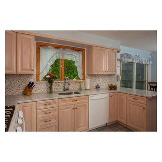 Maple Alpine Finish is Warm & Inviting - Transitional - Kitchen - New ...