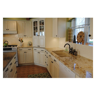 Maple to cream farmhouse kitchen - Farmhouse - Kitchen - New York - by ...