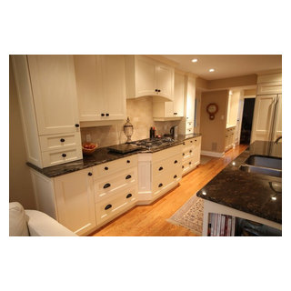 Mariposa Gallery - Traditional - Kitchen - Toronto - by Twenty-Twenty ...