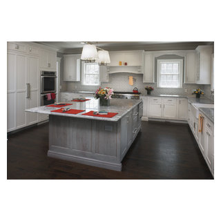Medallion Cabinetry Lakeville Kitchen by Darren Press - Traditional ...
