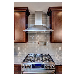 Mercer Island Kitchen w/ Banquette - Traditional - Kitchen - Seattle ...