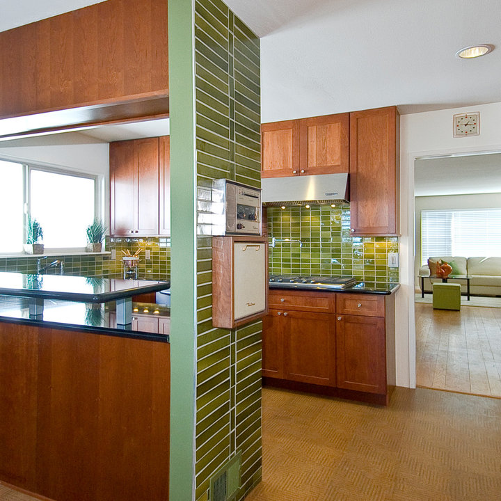 75 Mid-Century Modern Cork Floor Kitchen Ideas You'll Love - July, 2022 ...
