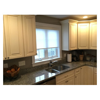 Milford Kitchen & Family Room - Roller Shades - Classique - Cuisine ...