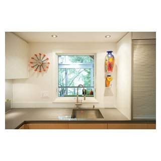 Minimal Pop! - Modern - Kitchen - DC Metro - by Sagart Studio | Houzz