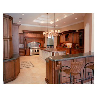 MODEL HOME Interiors by Perla Lichi | Berkshire Lot 33 and 35 - Kitchen ...