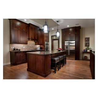 Modena - Traditional - Kitchen - Calgary - by Albi Homes | Houzz UK