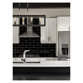 Modern Escape - Modern - Kitchen - Toronto - by Raywal Cabinets | Houzz