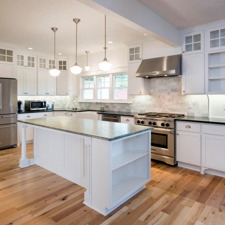 75 Beautiful Kitchen with Green Benchtop Ideas & Designs - June 2023 ...