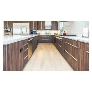 Modern Kitchen in Piper door style with Kona finish - Contemporary ...