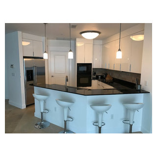Modern Kitchen Remodel Done With High Gloss Acrylic Doors - Modern ...