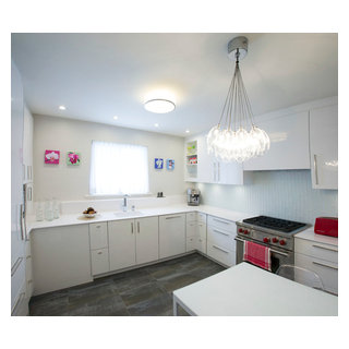 Modern Pearl Kitchen - Contemporary - Kitchen - Toronto - by Square ...