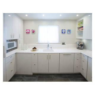 Modern Pearl Kitchen - Contemporary - Kitchen - Toronto - by Square ...