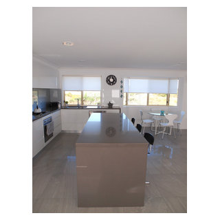 Modern "Shadowline Handle-less style" with 40mm P/R edge Stone bench ...