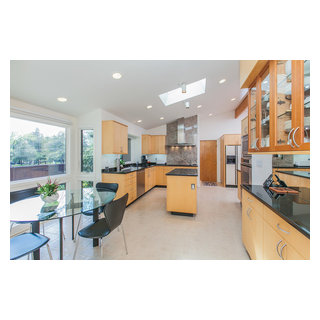 Modern Wood Kitchen, rift cut maple and walnut - Moderne - Cuisine ...