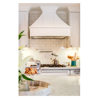 Natalie's Kitchen - Farmhouse - Kitchen - Houston - by 329 Design | Houzz