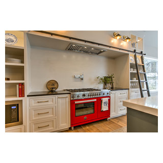 Nathan Homes English Farmhouse - Farmhouse - Kitchen - Omaha - by ...