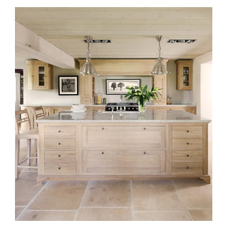 Neptune henley Kitchen - Traditional - Kitchen - London - by Woods of ...