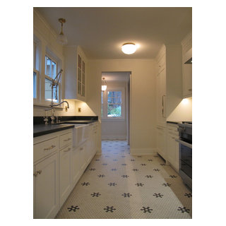 New galley kitchen - Classique - Cuisine - Seattle - par Tim Andersen ...