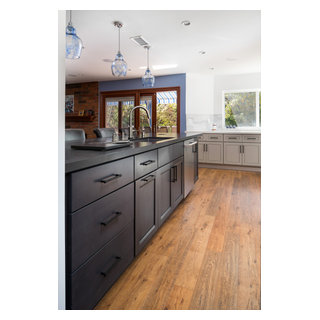 Noir black & gray Kitchen in Thousand Oaks - Transitional - Kitchen ...