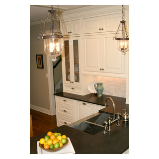 Norcross Kitchen - Traditional - Kitchen - Atlanta - by Regas Interiors ...