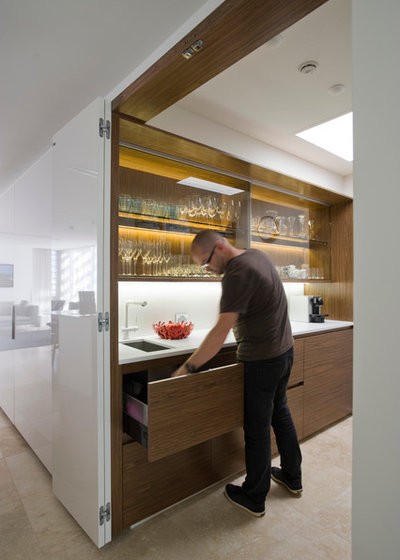 Kitchen of the Week: Surprise Storage in Sydney