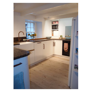 North facing kitchen - Farmhouse - Kitchen - Cornwall - by SoKipling ...