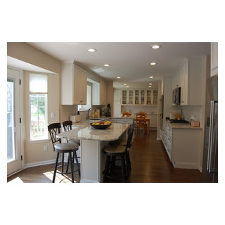 Novi Kitchen - Traditional - Kitchen - Detroit - by Exclusively ...