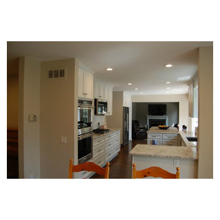 Novi Kitchen - Traditional - Kitchen - Detroit - by Exclusively ...