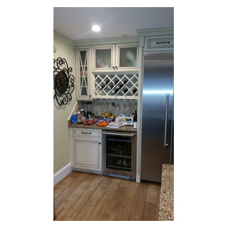 Omega Morocco Two Tone Cabinets & Silestone Sienna Ridge Quartz ...